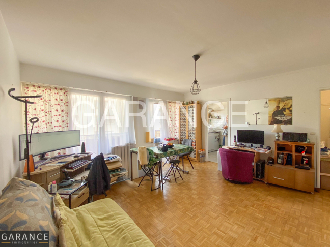 à louer Location vide Grand studio avec balcon 1 pièce - Proche métro ...